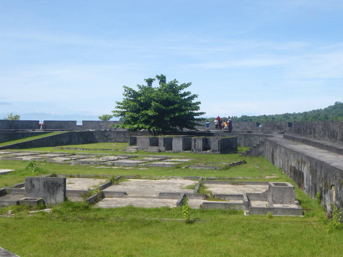 Berkunjung ke Benteng Kota Bersejarah yang Tersembunyi di Bangka