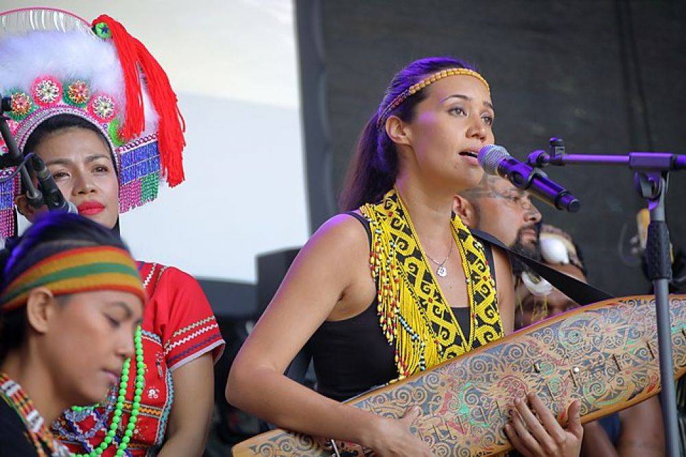 Alunan Alat Musik Sampe yang Menenangkan Jiwa