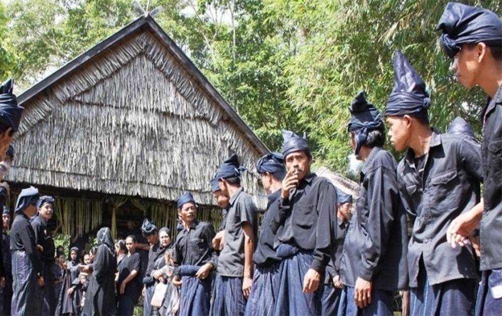 Mengenal Suku Kajang, Suku yang Populer Hingga Mancanegara