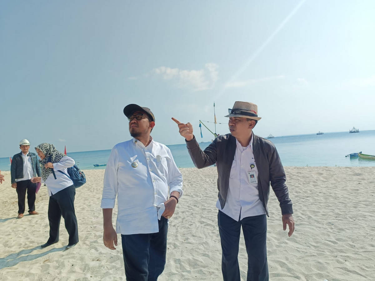 Keindahan Pantai Gili Labak Sumenep
