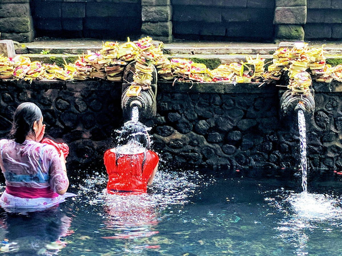Balinese Water Purification Ceremony Buka Rangkaian Acara World Water ...