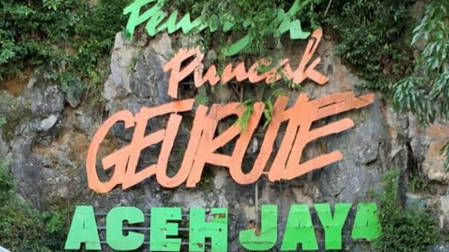 Menyaksikan Sensasi Biru Samudera Hindia dari Atas Puncak Gunung ...