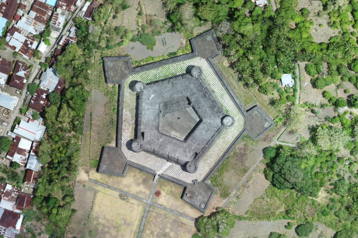Benteng Belgica Bangunan Bersejarah Di Banda Neira, Tempat Wisata ...