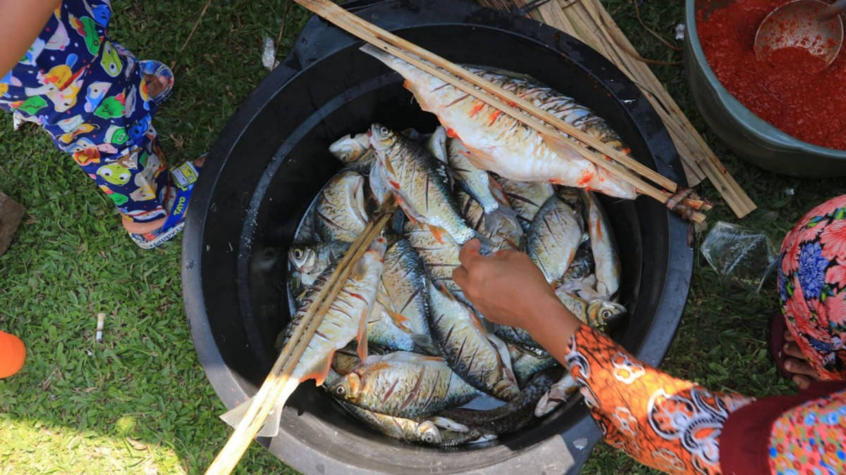 Menjaga Alam Lewat Tradisi Bekarang Iwang