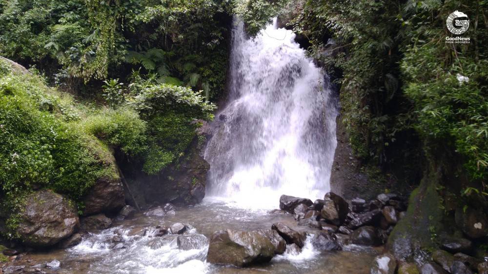 Curug Cipamingkis yang Romantis