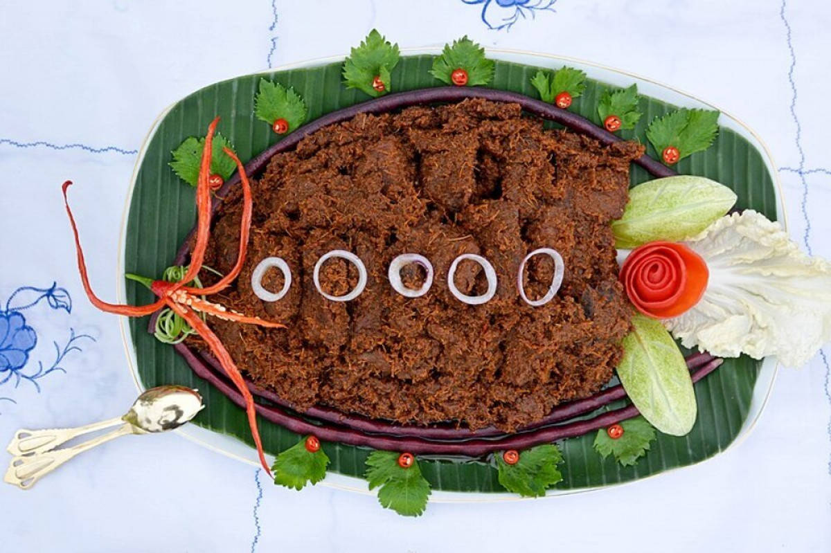 Mengulik Rendang: dari Dapur Minangkabau hingga Filosofi Merantau