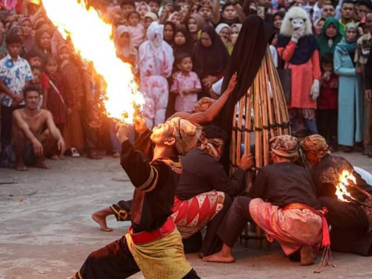 Debus Banten: Ekspresi Kebudayaan Nusantara yang Tak Lekang Oleh Zaman