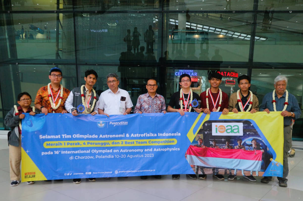 Siswa Indonesia Boyong 5 Medali dan 2 Penghargaan di Ajang Olimpiade Astronomi IOAA 2023