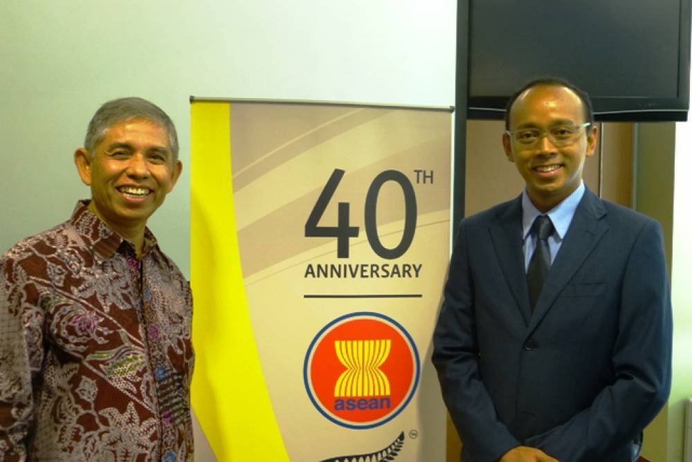 Dr. Surya Darma penerima Penghargaan Teknologi Energi terbarukan dari ...