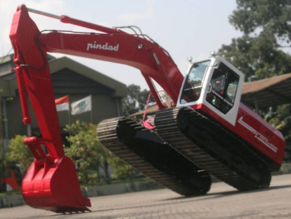 Excava 200. Excavator buatan PT Pindad