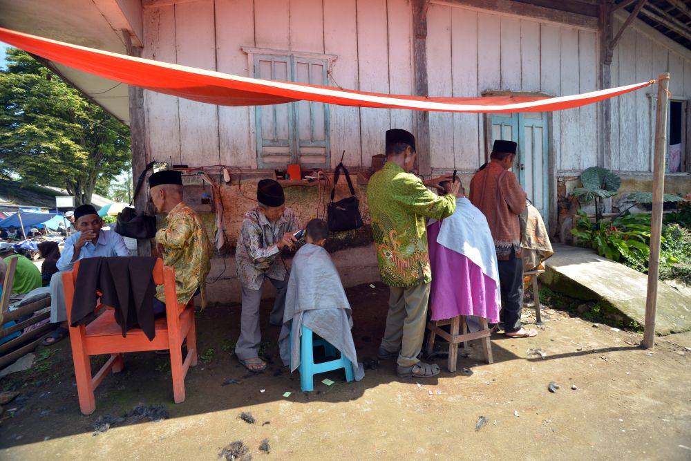 Potong Rambut Ala Jaman Dahulu