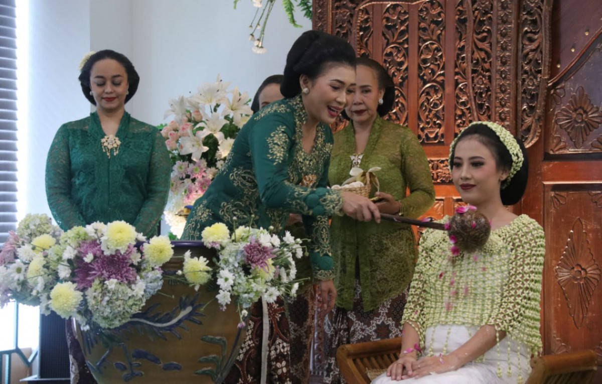 Upacara Adat Mitoni, Tradisi bagi Para Ibu Hamil Suku Jawa