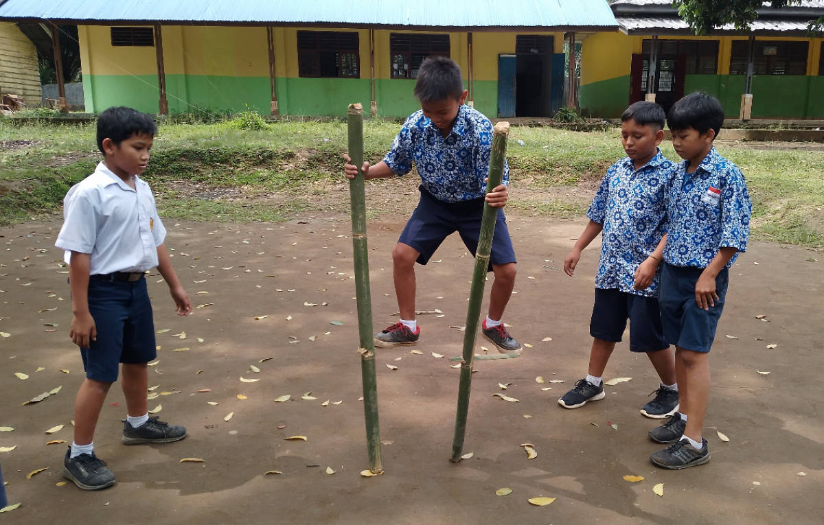 Permainan Egrang, Memaknai Nilai-Nilai yang Terkandung di Dalamnya