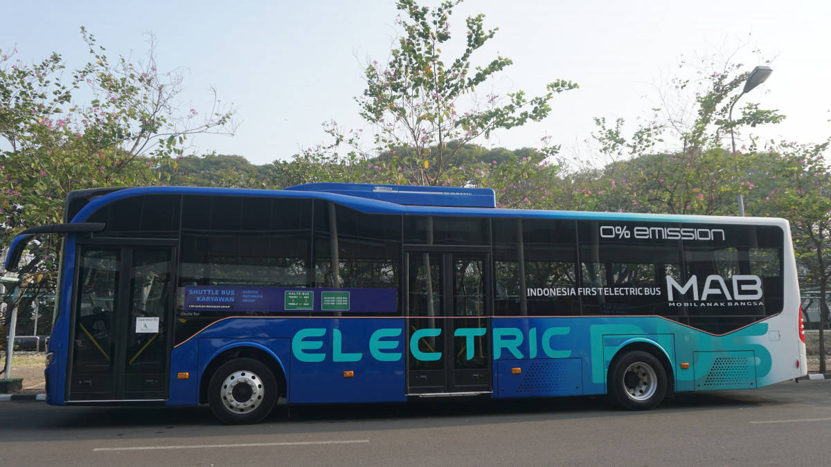 Bus Listrik Mulai Beroperasi untuk Operasional Karyawan