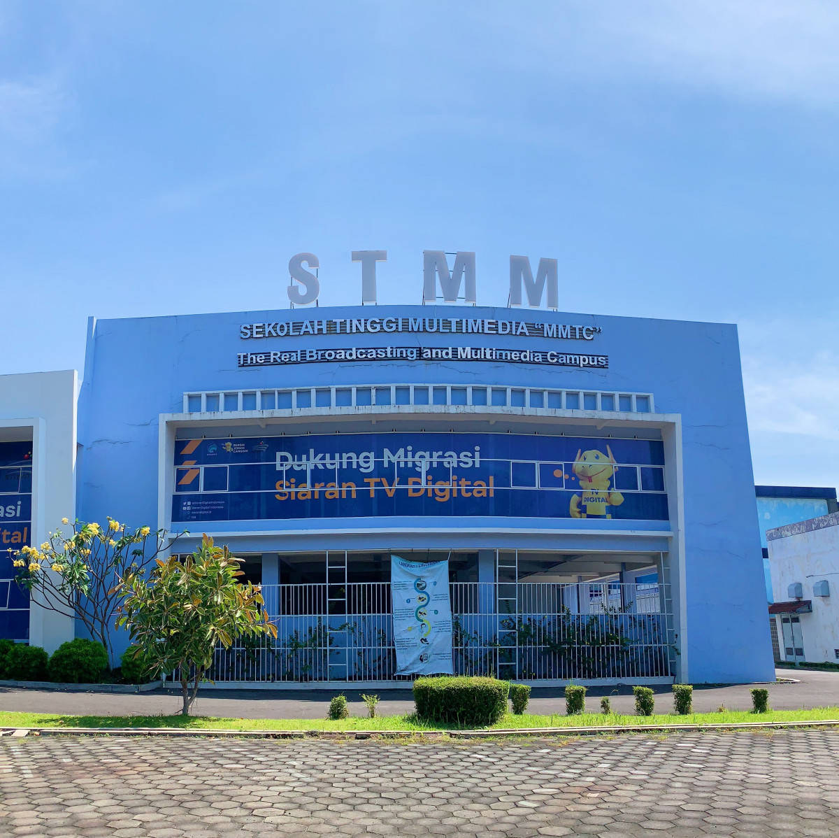 Merangkum Sejarah Perkembangan Sekolah Tinggi Multi Media Yogyakarta