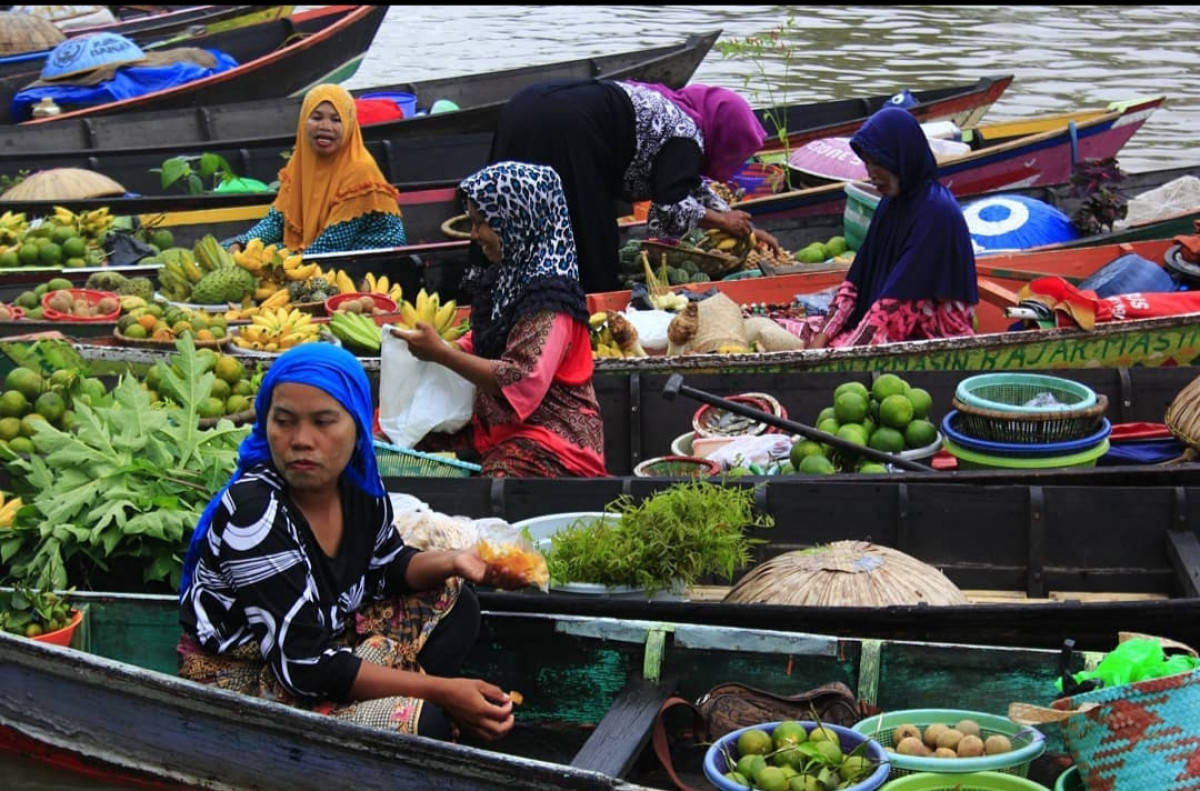 Pasar Terapung Banjarmasin: Membangun Kebudayaan yang Mengapung di ...