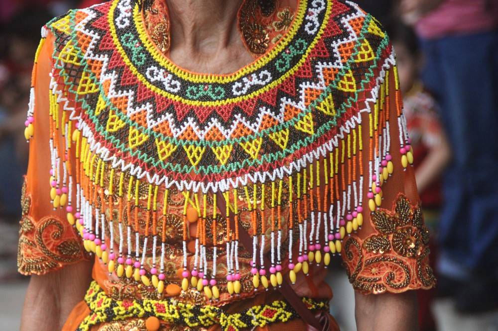 Pesona Manik-Manik Khas Dayak Kalbar