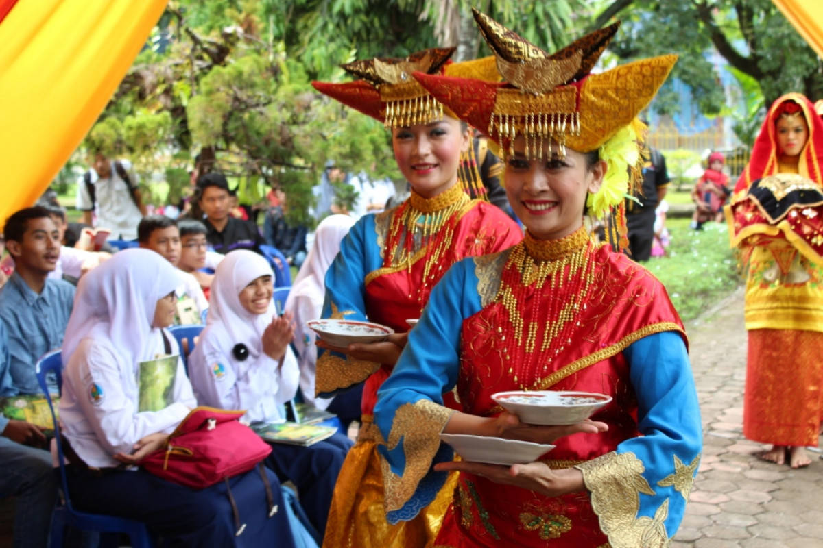 Tari Piring: Keindahan dari Sumatera Barat