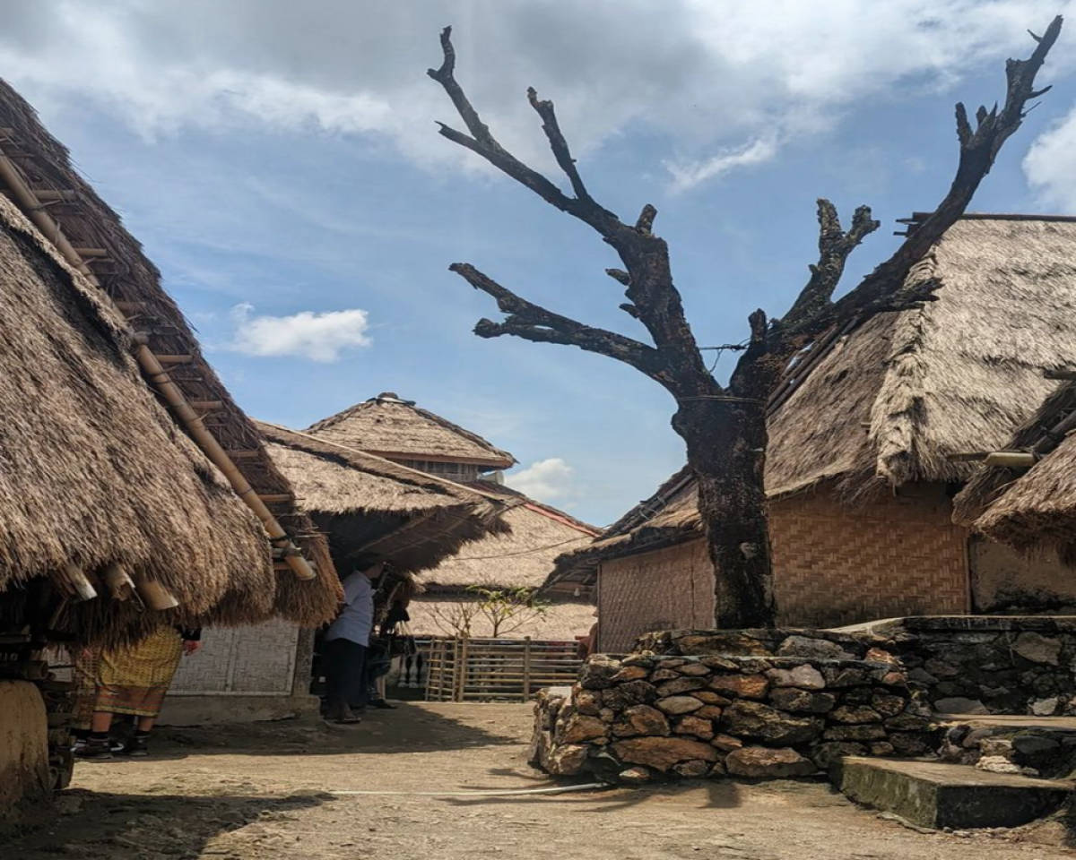 Desa Adat Sade: Memelihara Budaya Merarik Suku Sasak di Lombok
