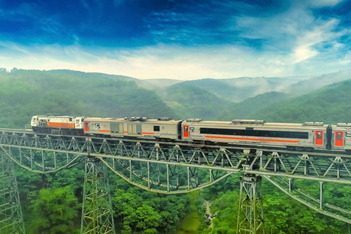 Sejarah Perkeretaapian Indonesia, Roda Besi Berdentum di Nusantara