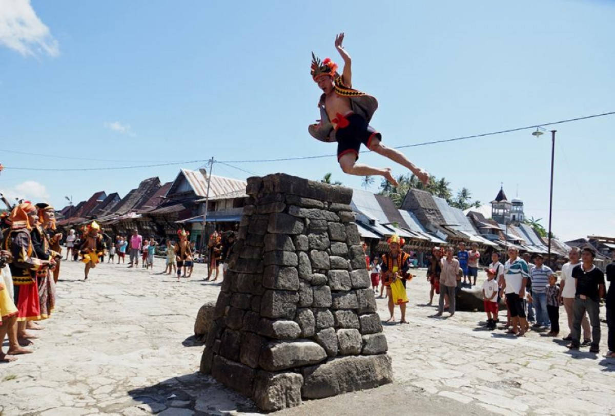 Lompat Batu di Nias, Kalau Gagal Dianggap Belum Dewasa?