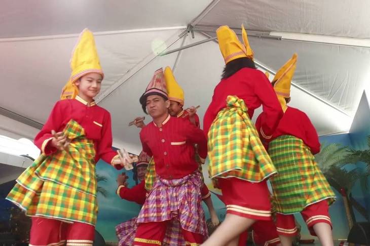 Tarian Gandrang Bulo Yang Penuh Canda Tawa