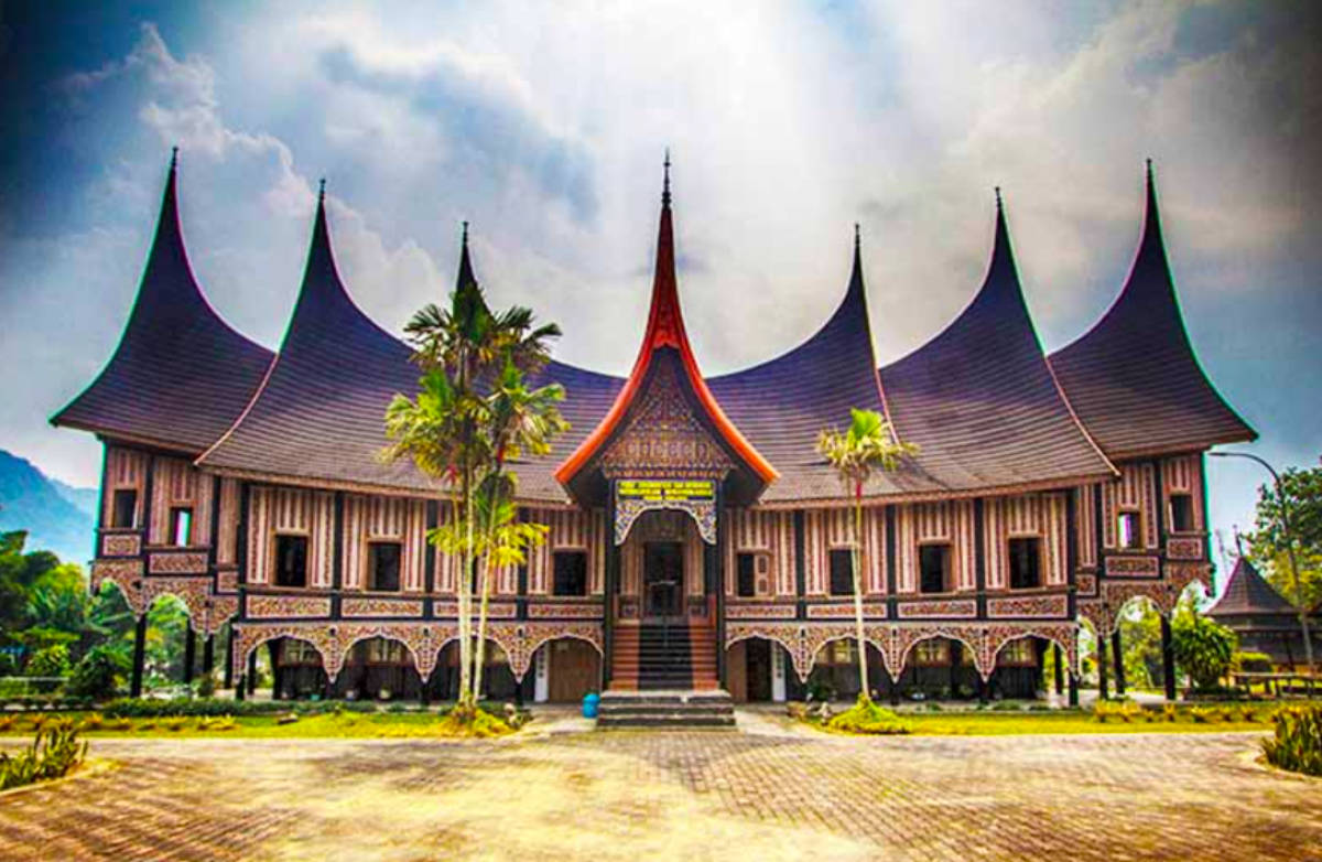Kebudayaan Minangkabau: Mengenal Sistem Kekerabatan Matrilineal yang Langka