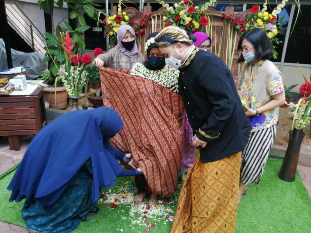 Mitoni, Tradisi Budaya Jawa untuk Menyambut 7 Bulan Kehamilan