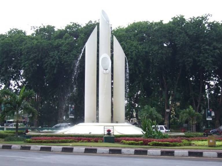 Monumen Bambu Runcing, Senjata Tradisional Simbol Perjuangan Arek-Arek Surabaya