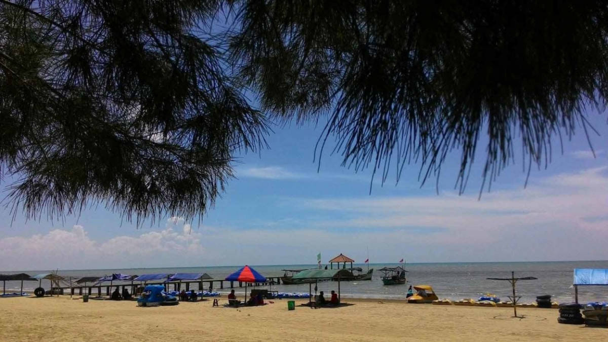 Pantai Karang Jahe, Menikmati Keindahan Wisata Bahari