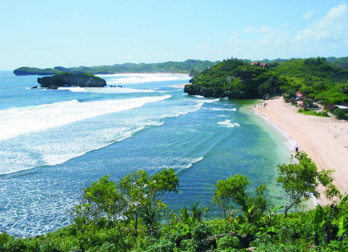 Pantai Sepanjang - Membawa Sensasi Pantai Kuta ke Gunung Kidul