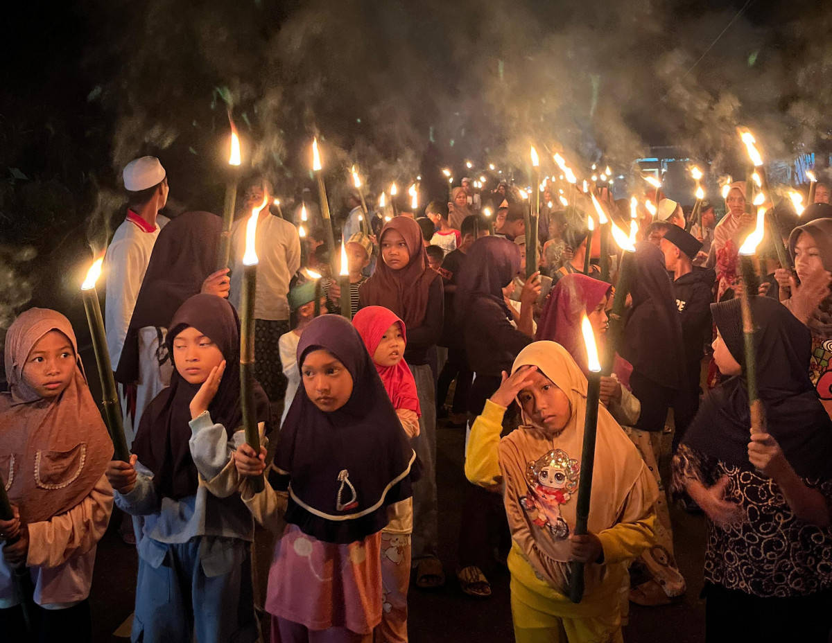 Tradisi Pawai Obor Pembuka Muharram di Desa Kotawaringin