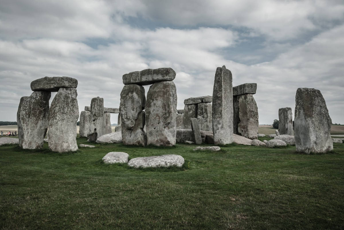 7 Peninggalan Zaman Megalitikum di Indonesia, dari Dolmen hingga Kubur Batu