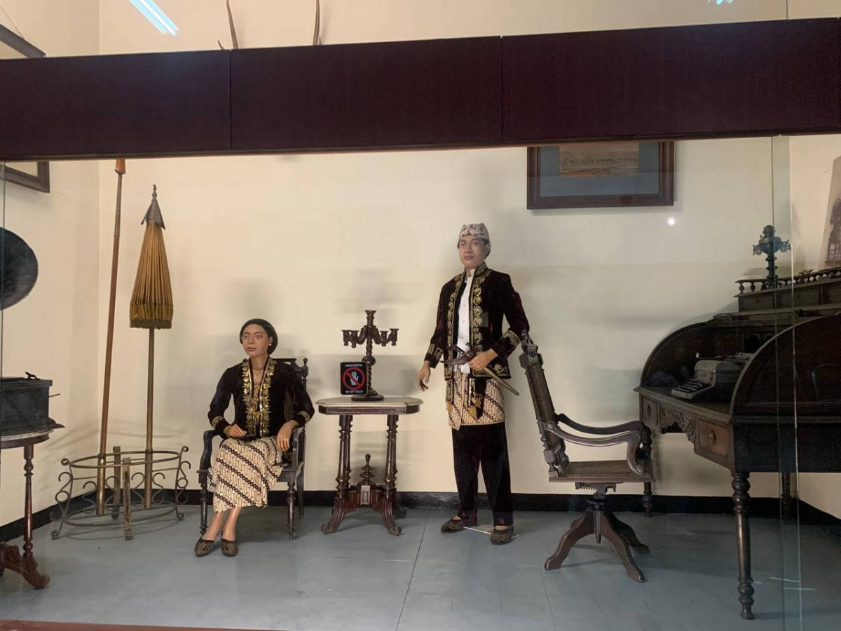 Memahami Warisan Budaya Busana Menak Lewat Sejarah yang Mengagumkan