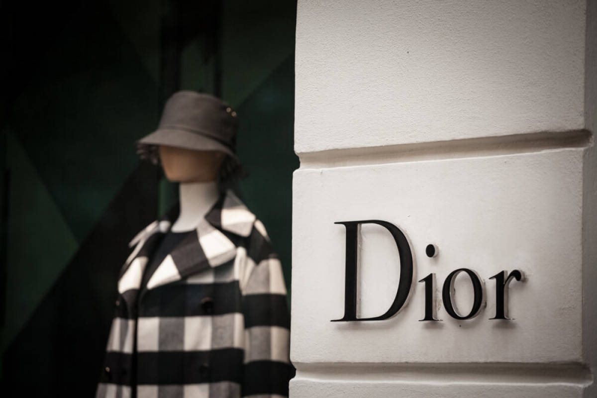 Sudah Tampil di Paris Fashion Week, Dior Teken Kontrak ...