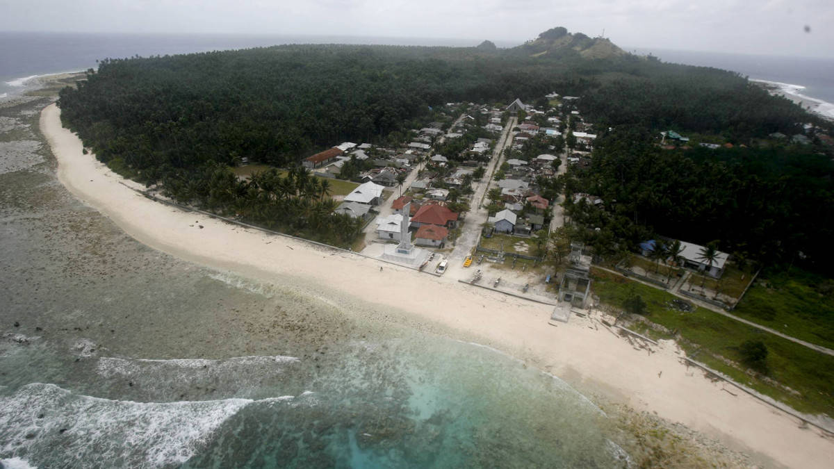 Menengok Pulau Miangas : Pulau Terluar Utara Indonesia yang Jadi ...