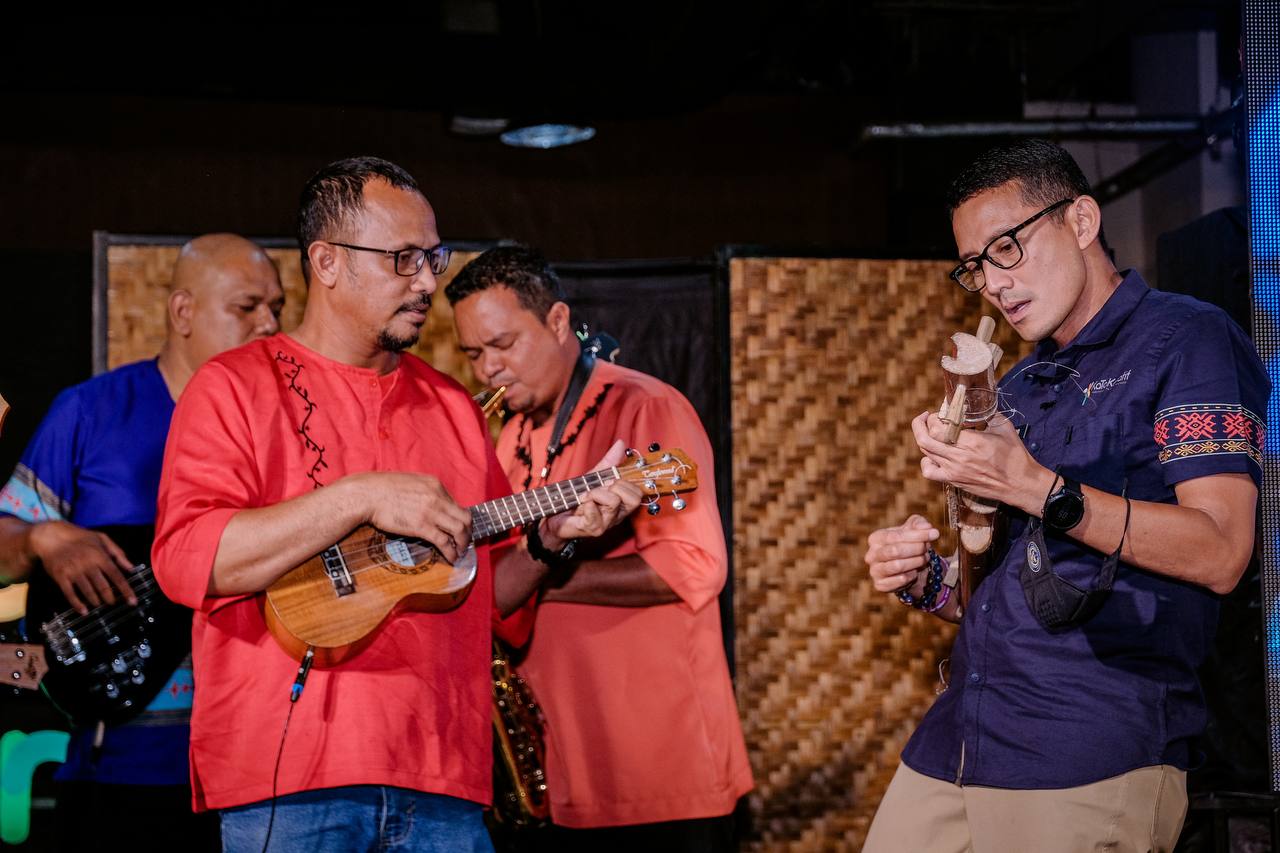 Sandiaga Uno Ingin Ambon Jadi Episentrum Musik Dunia, Bagaimana Caranya? Sandiaga Uno Ingin Ambon Jadi Episentrum Musik Dunia, Bagaimana Caranya?