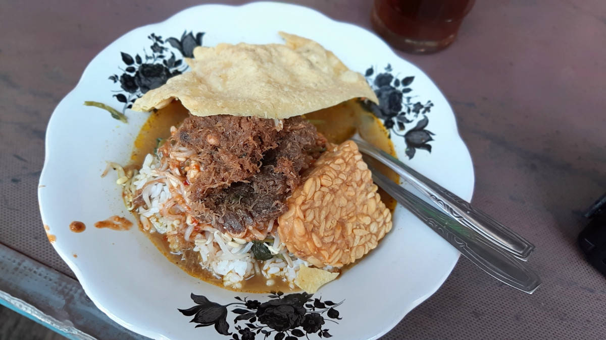 Kelezatan Pecel Rawon, Identitas Masyarakat Banyuwangi dari Bidang Kuliner