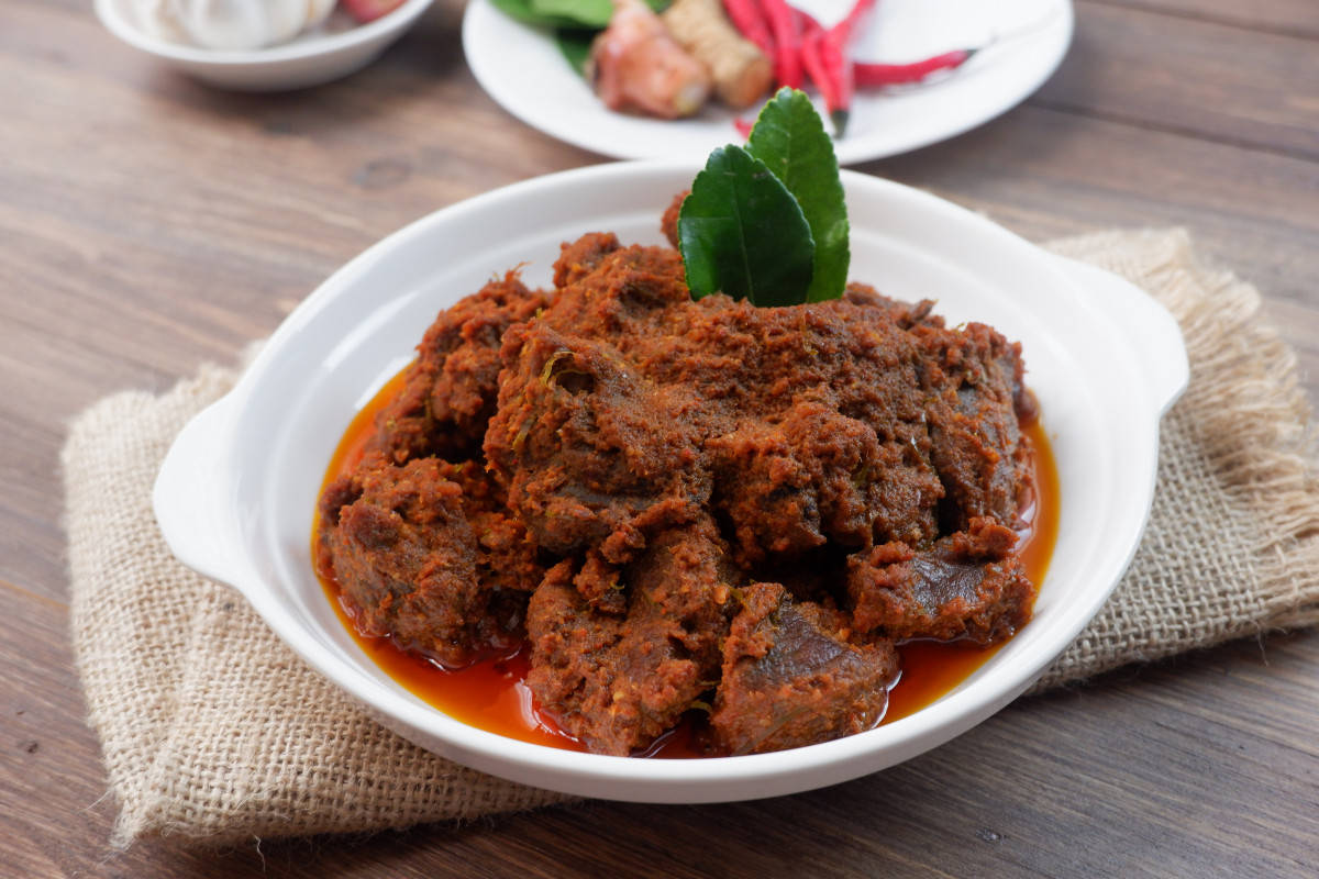 Kelezatan Rendang yang Menyebar Bersama Tradisi Rantau Minangkabau