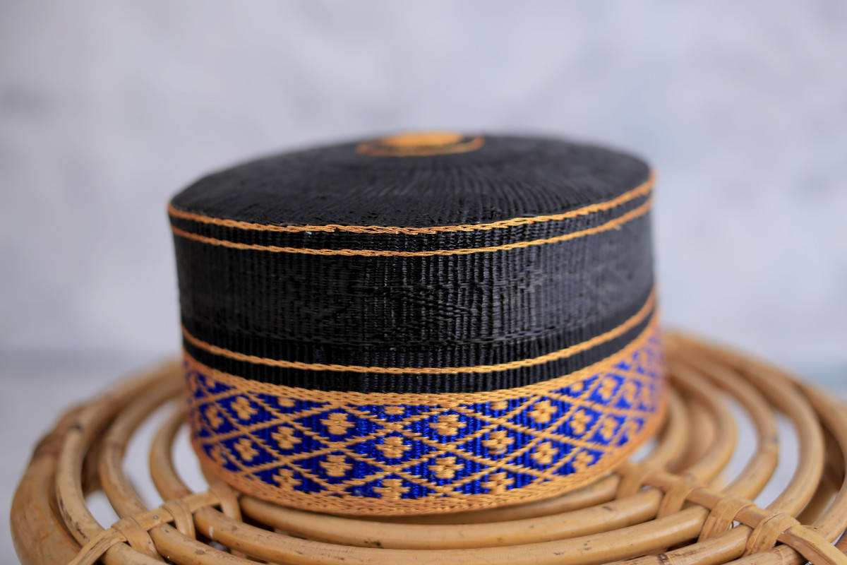 Merawat Songkok Recca, Kopiah Warisan Kerajaan Bone yang Berlapis Emas