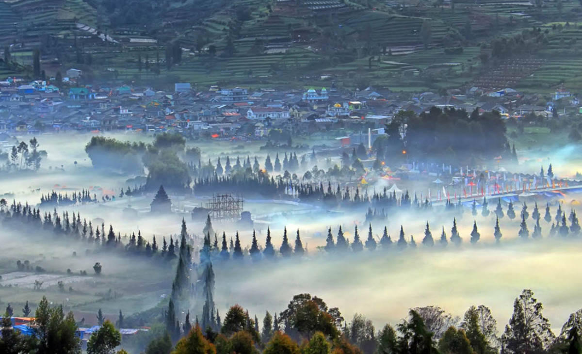 Tren Sepekan: Pesona Dieng hingga Danau Tertinggi Se-Asia Tenggara