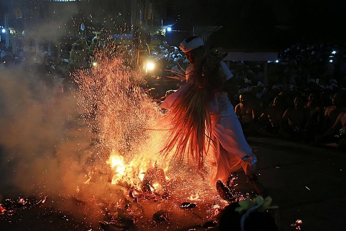 Mengenal Tari Sang Hyang Jaran, Tarian Khas Bali Yang Menjadi Seremoni ...