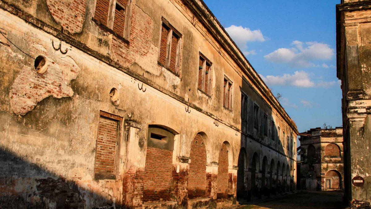 Meniti Wisata Sejarah Benteng Pendem Peninggalan Belanda