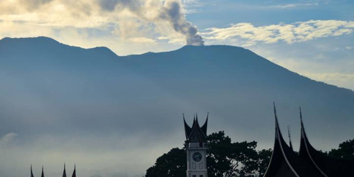 Gunung Marapi Erupsi, Ketinggian Kolom Letusan Hingga 1,5 KM