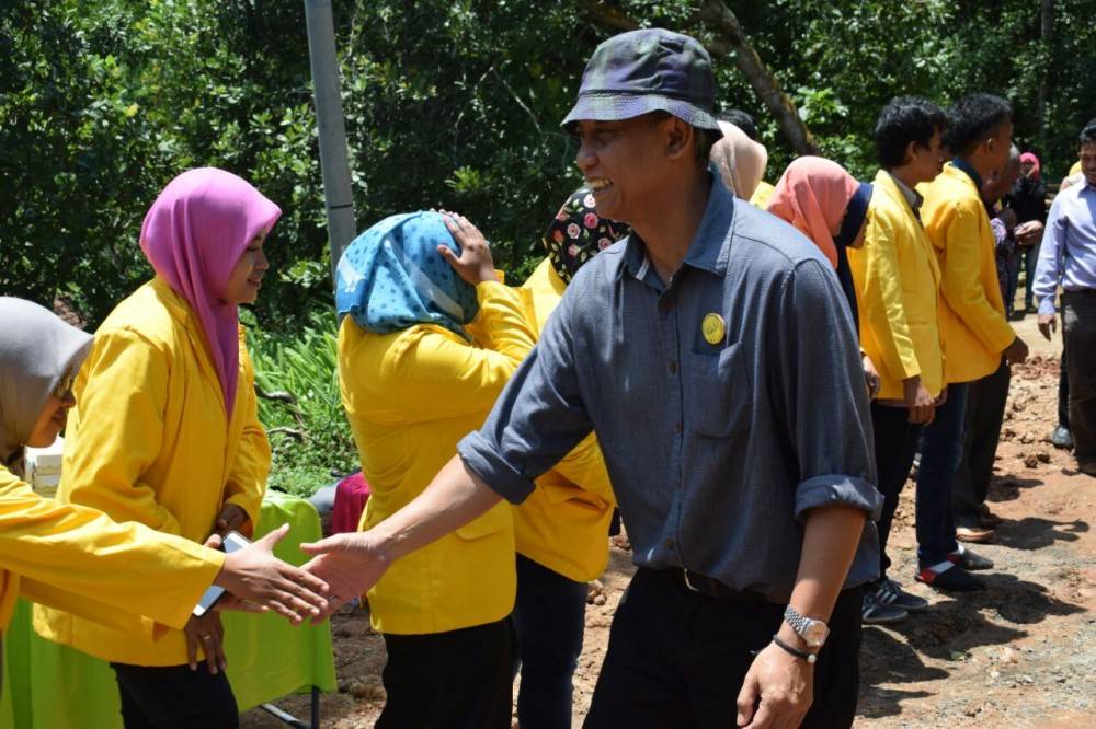 Kunjungi Lokasi KKM, Rektor UNDAR Resmikan Renovasi Masjid dan Serahkan ...