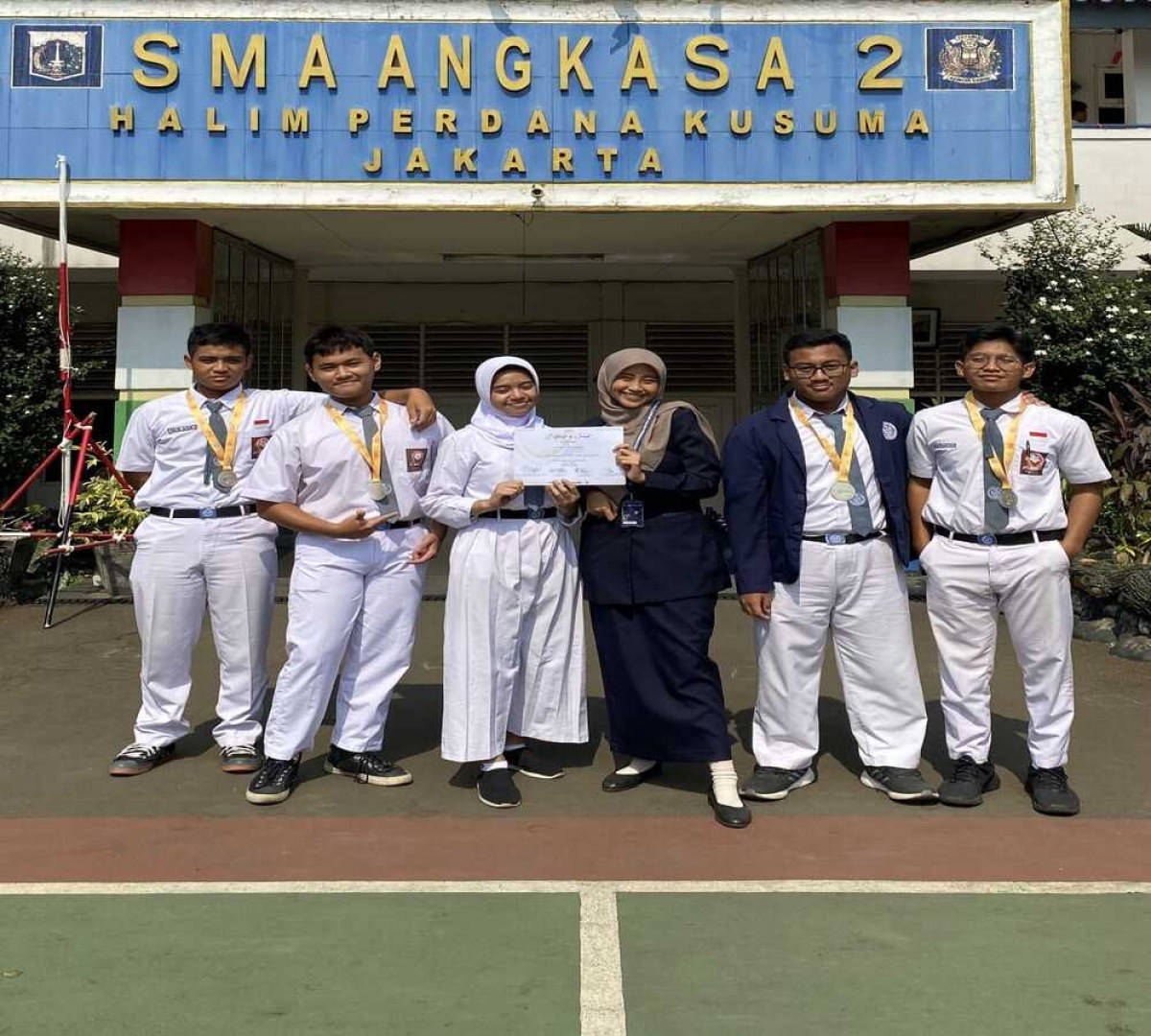 Mie Cacing Tanah Inovasi Siswa SMA Angkasa 2 Jaktim Raih Medali Perak ...
