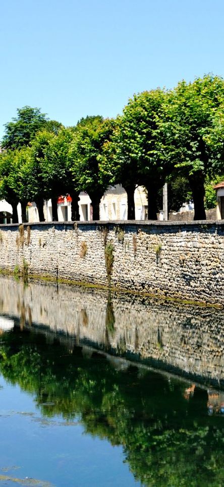 Découvrez les plus beaux Villages & ville de Charente