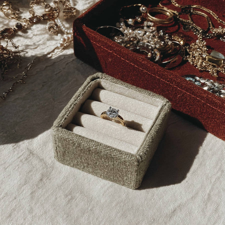 Does White Gold Tarnish? How to Keep It Shining for Years | Boutee