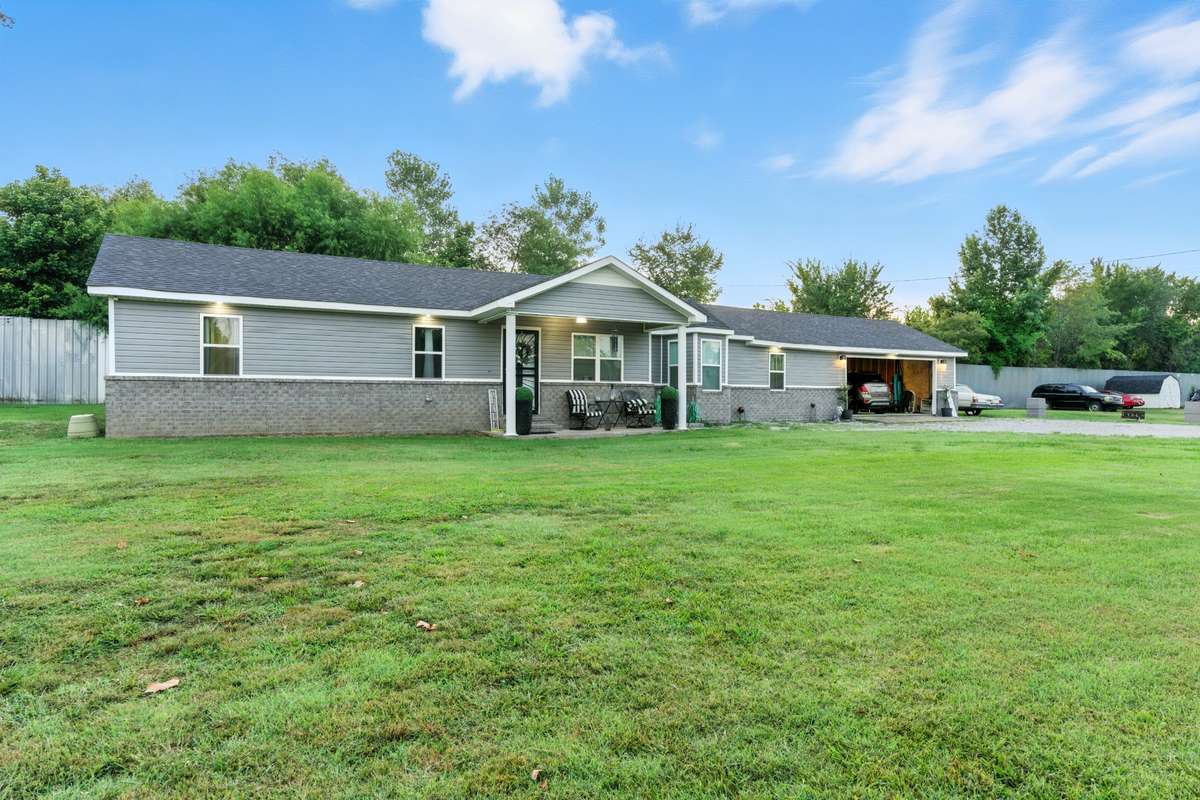 Residential property in Covington, TN | $190,000, $120 / sq ft | 3 ...