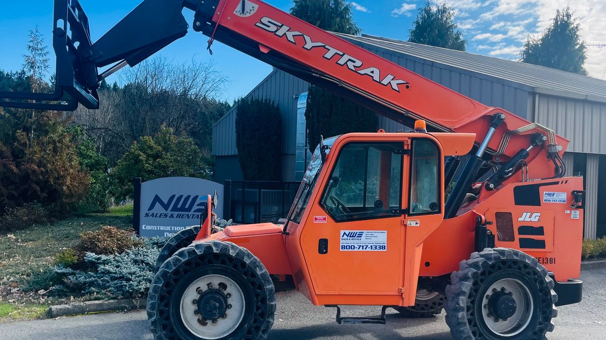 2015 SKYTRAK 8042 | Northwest Equipment Sale Inc.